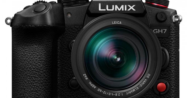 Panasonic Lumix GH7 Camera with Leica 12-60mm Lens Kit
