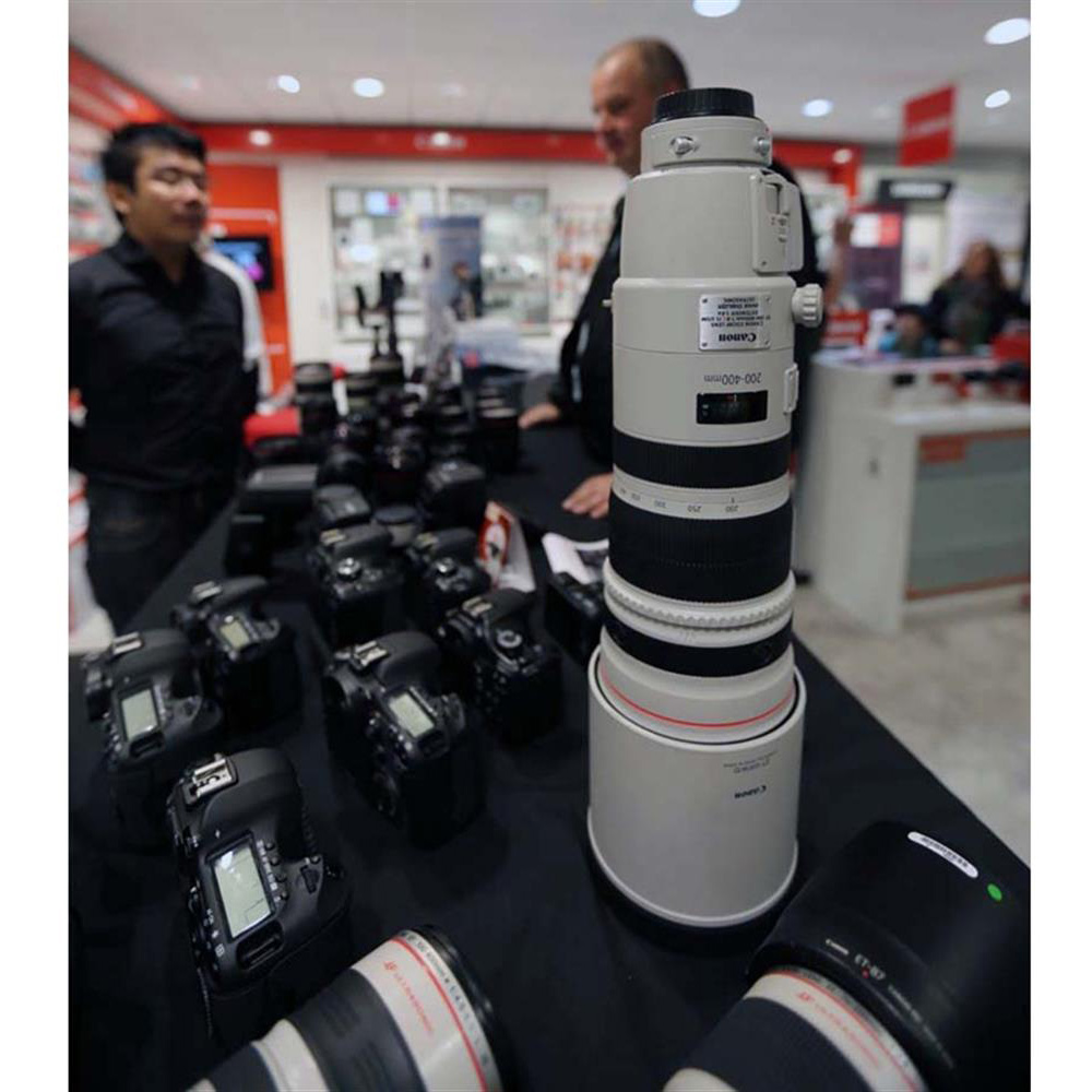 Ourfriday | Canon EF 200-400mm f/4L IS USM Lens With Built in 1.4x Extender